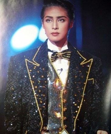 天海祐希の宝塚時代の画像がイケメンすぎ？若い頃から人気度に変化なしか現在までの写真と比較！ | 気になるあのエンタメ！